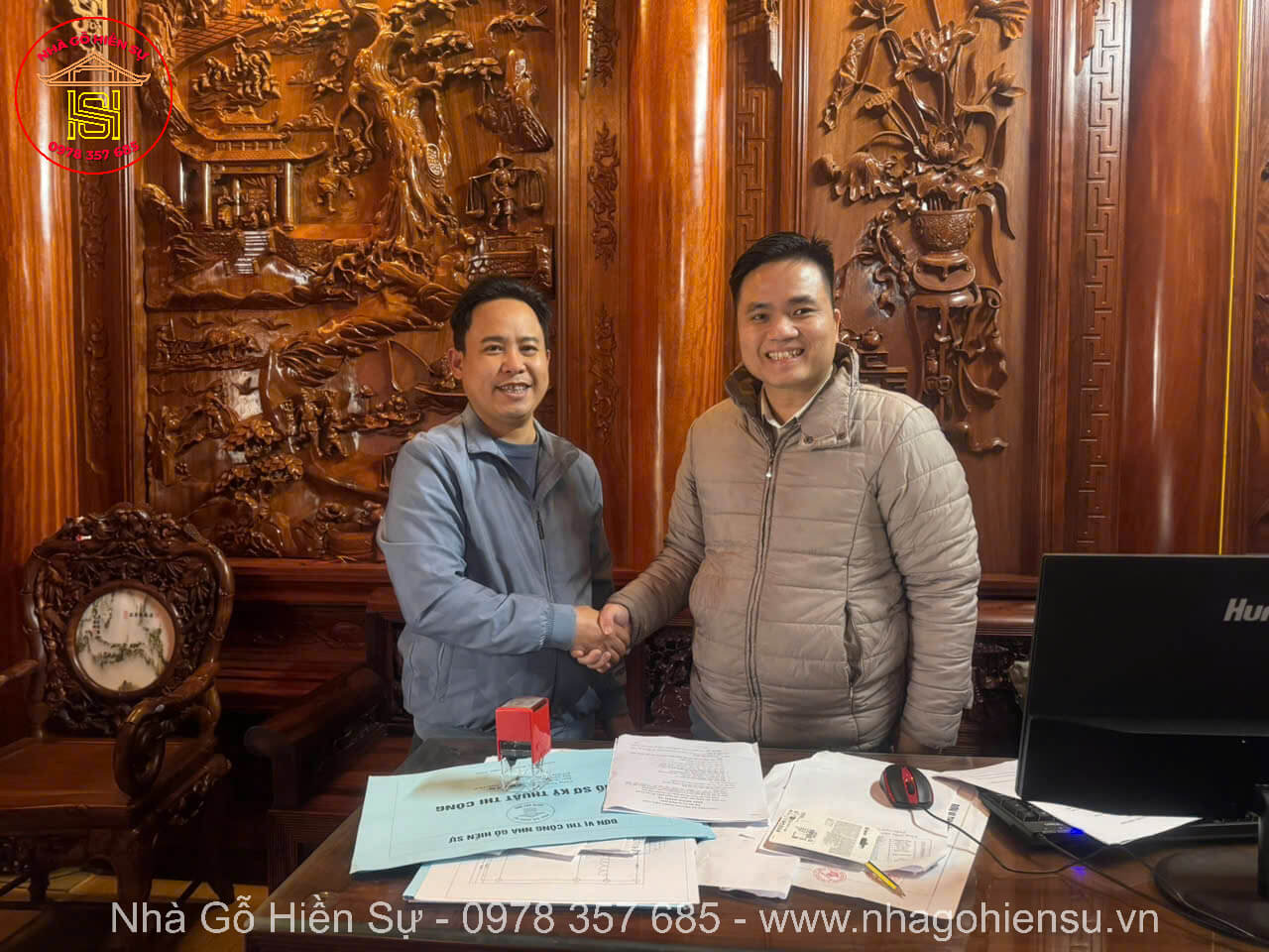 Ký hợp đồng xây dựng Nhà gỗ 3 gian 18 cột gỗ lim xanh Nam Phi tại TP ...